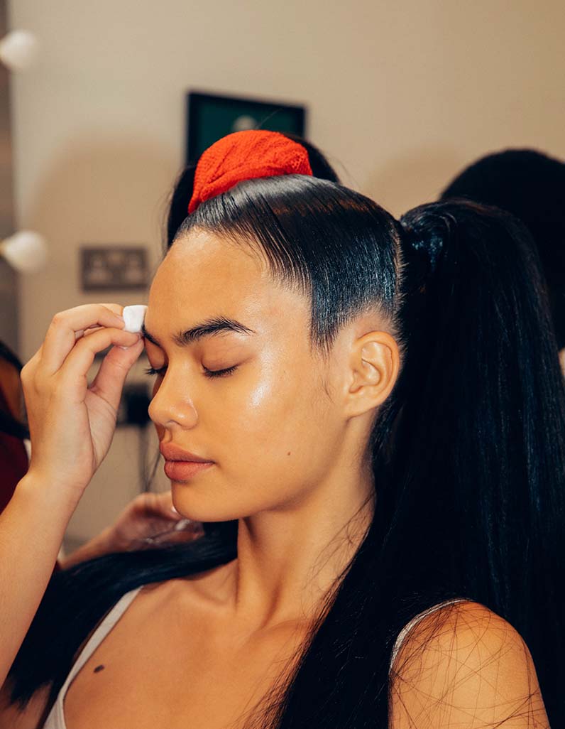 How to do Y2K makeup | FLANNELS